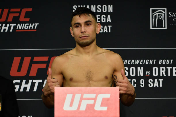 Watch: A Championship Conversation with Alex Perez – FIVEROUNDMMA